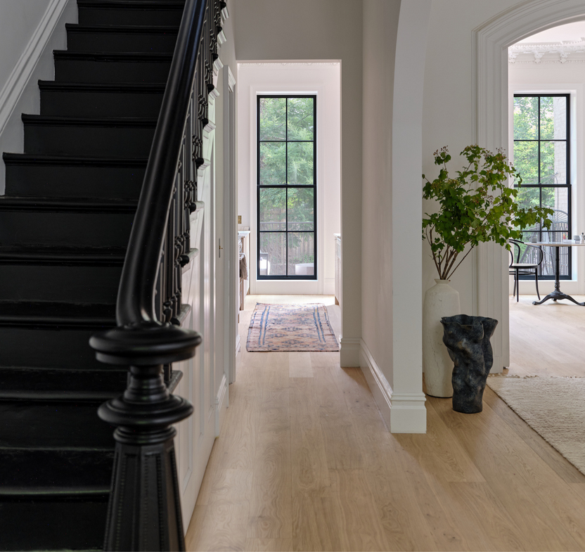 This Brownstone Got a Modern Update With White Oak Floors – Stuga